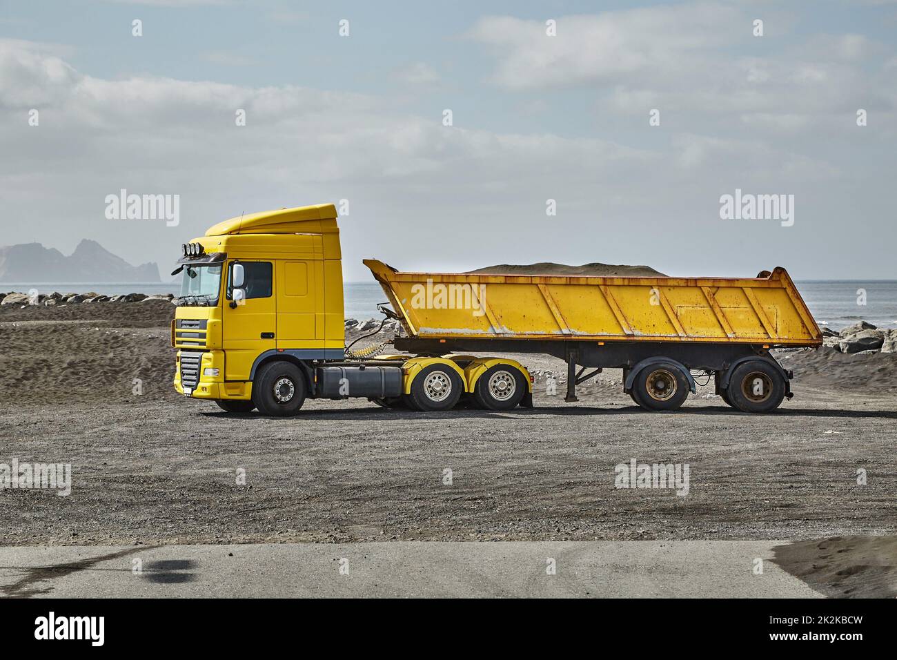 Yellow Dump Truck Stock Photo - Alamy