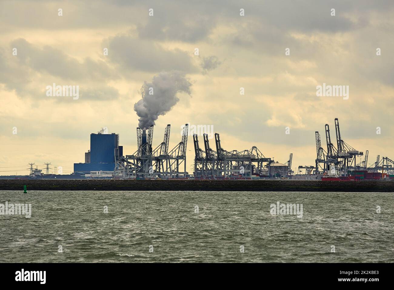 Smoking generation hi-res stock photography and images - Alamy