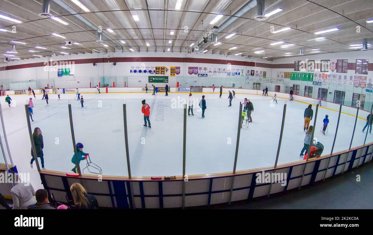 Public ice skating session hi-res stock photography and images - Alamy