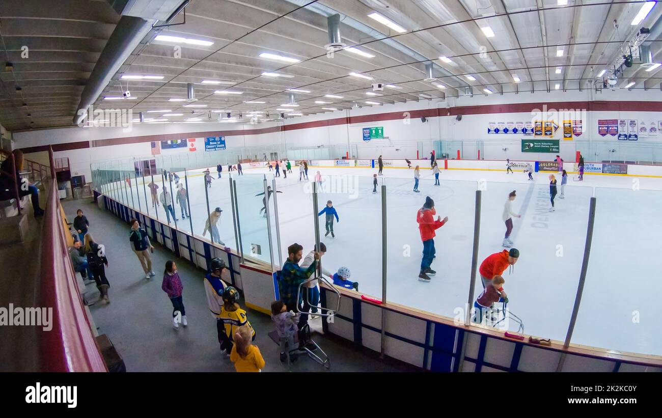 Public ice skating session hi-res stock photography and images - Alamy
