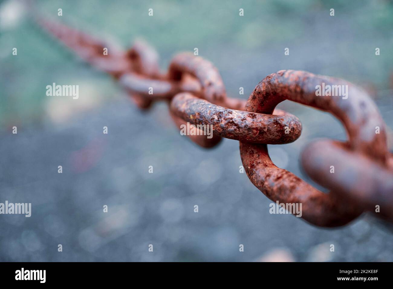 Old chain wallpaper hi-res stock photography and images - Alamy