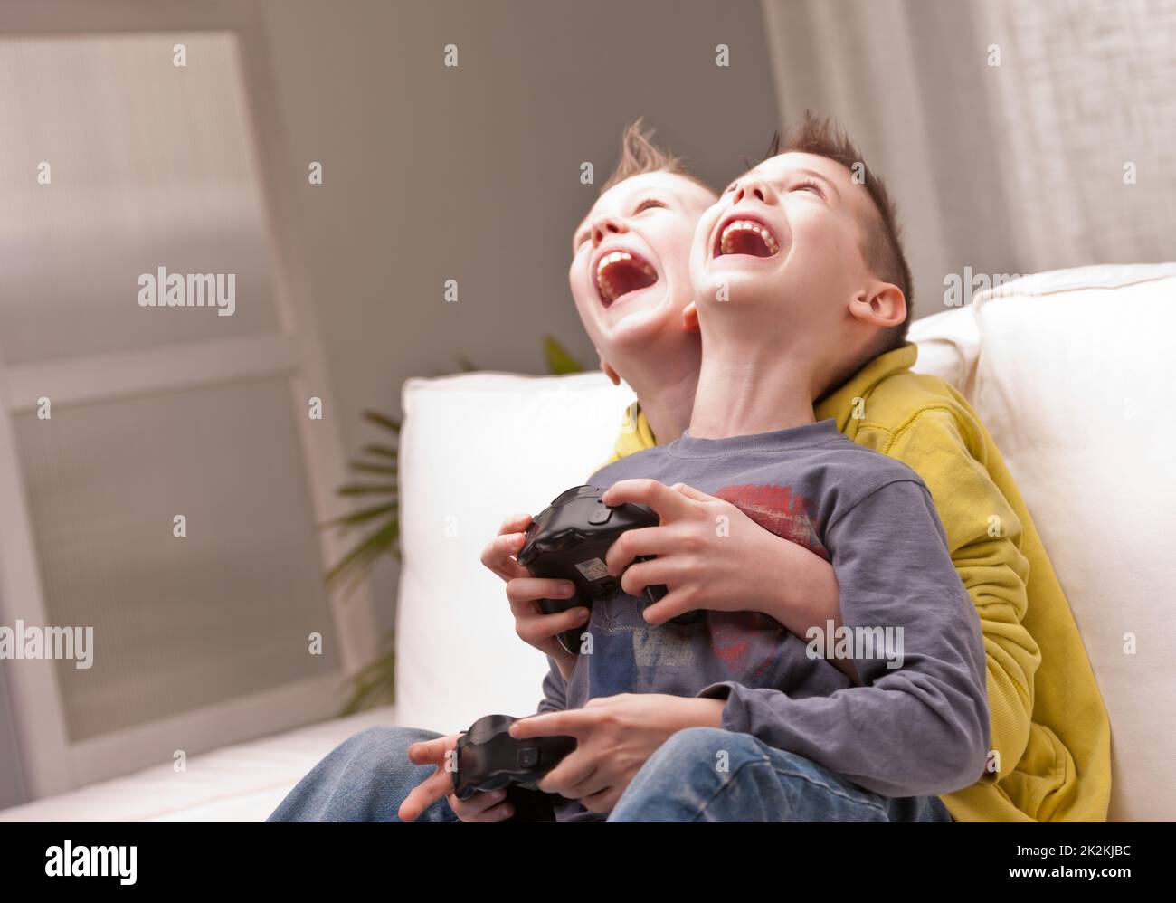 two kids playing video games Stock Photo - Alamy