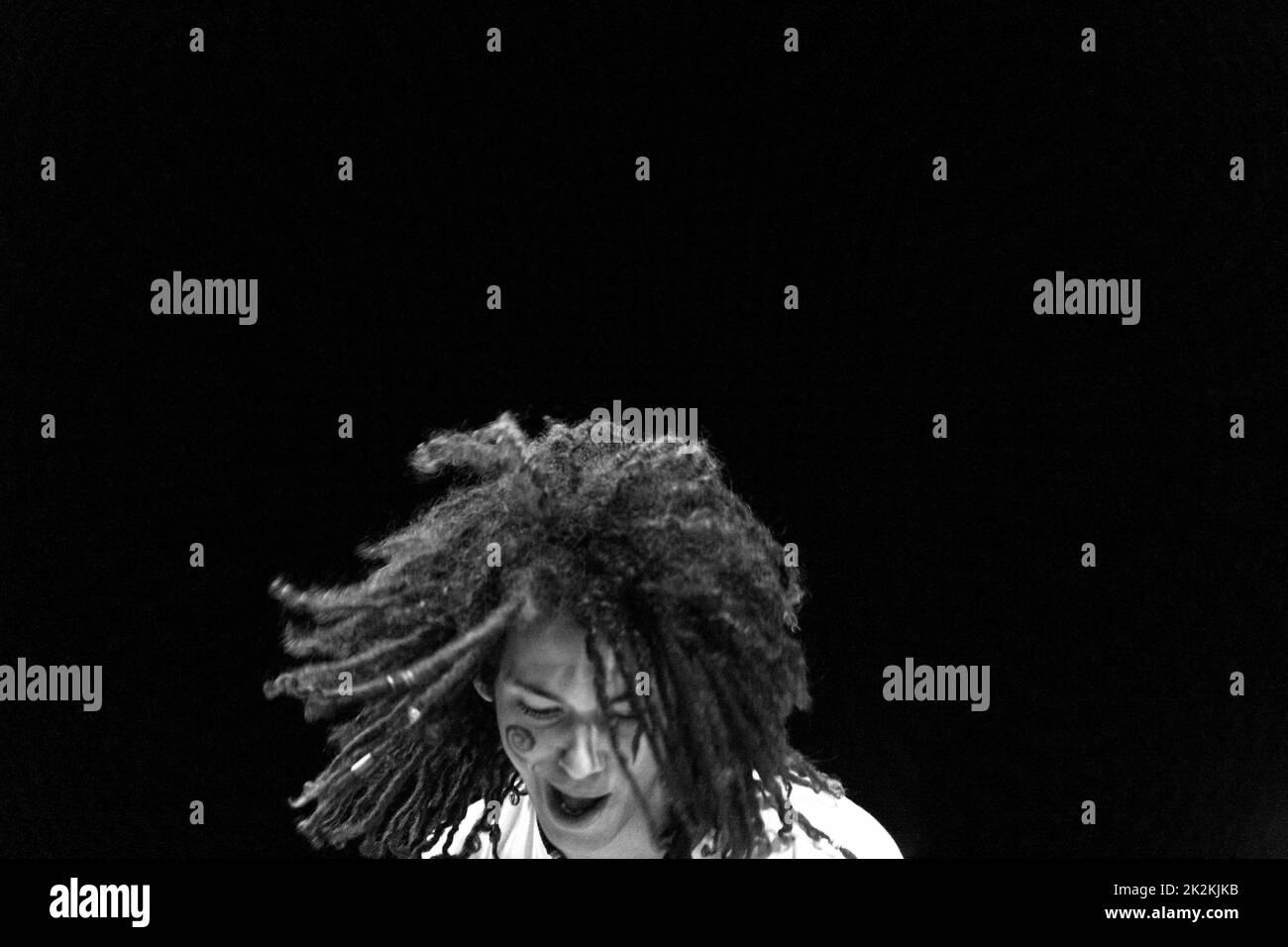 Rasta hair singer performing hi-res stock photography and images - Alamy