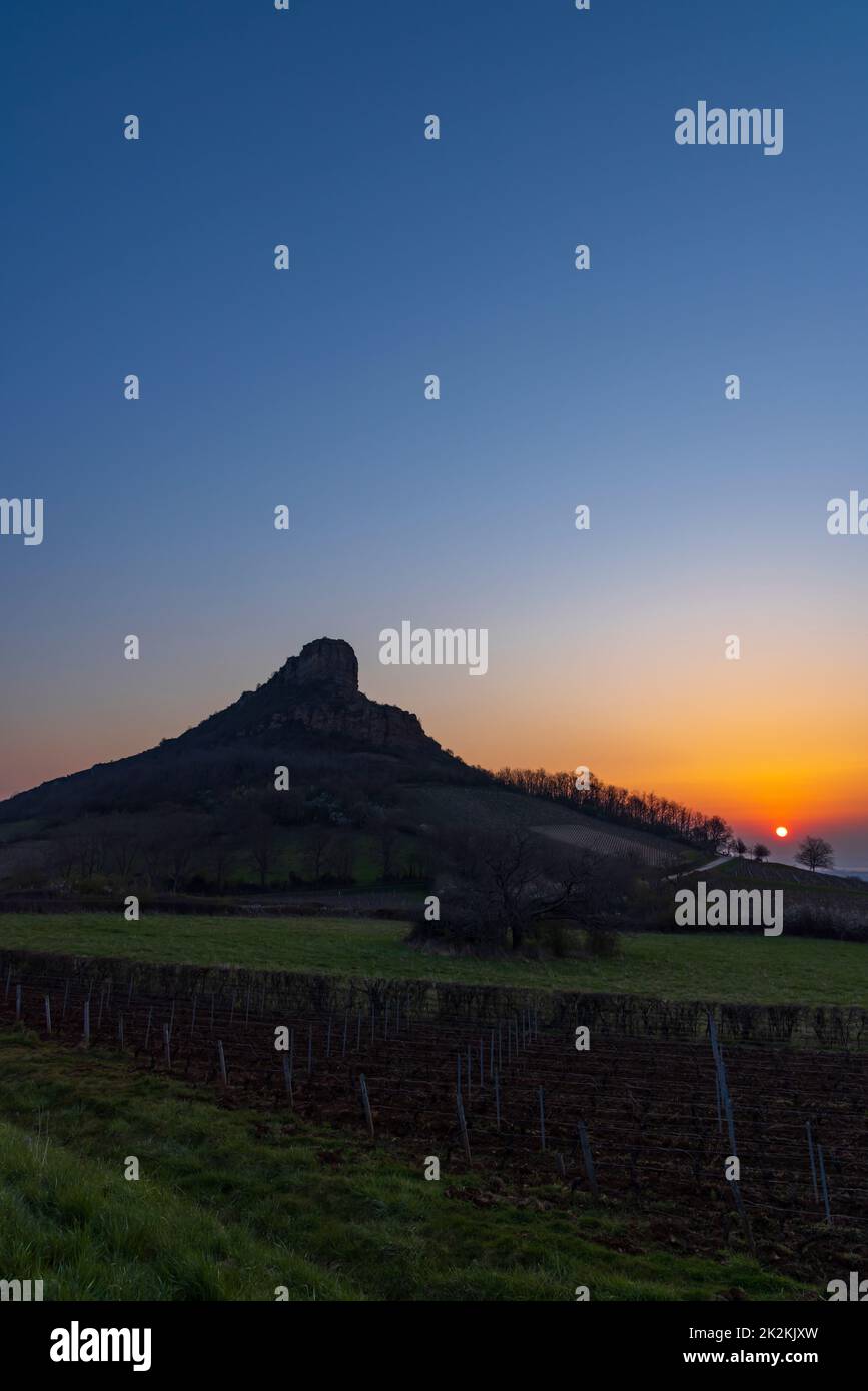 Rock of Solutre with vineyards, Burgundy, Solutre-Pouilly, France Stock ...