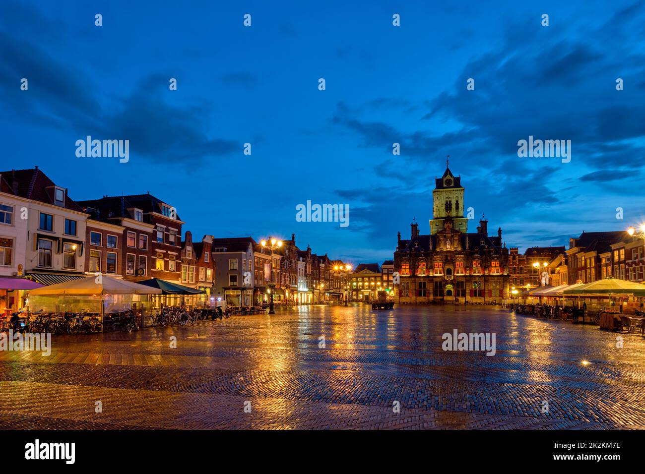 Delft market square hi-res stock photography and images - Alamy