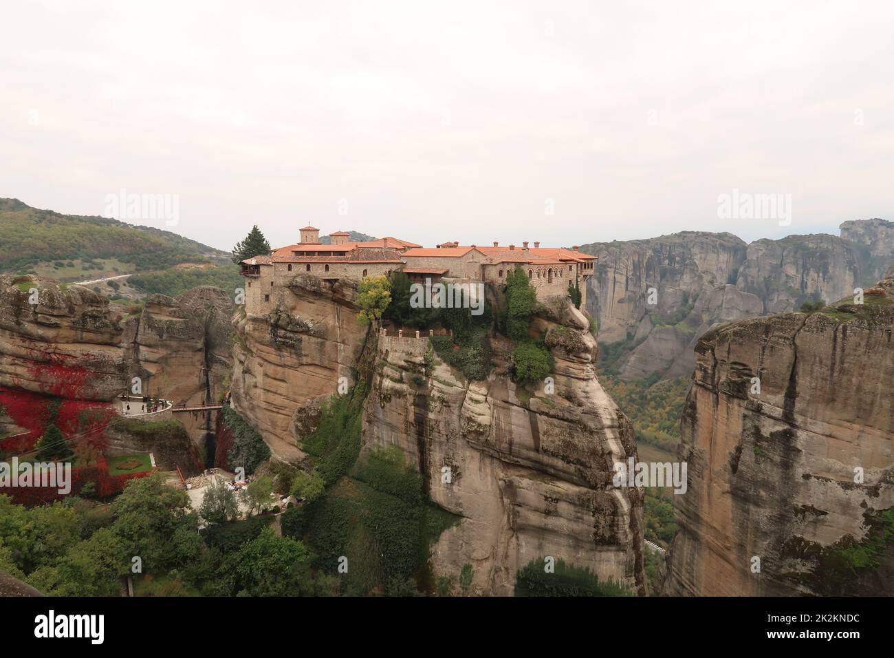 The Monastery of Varlaam, surrounded by high rock formations Stock ...