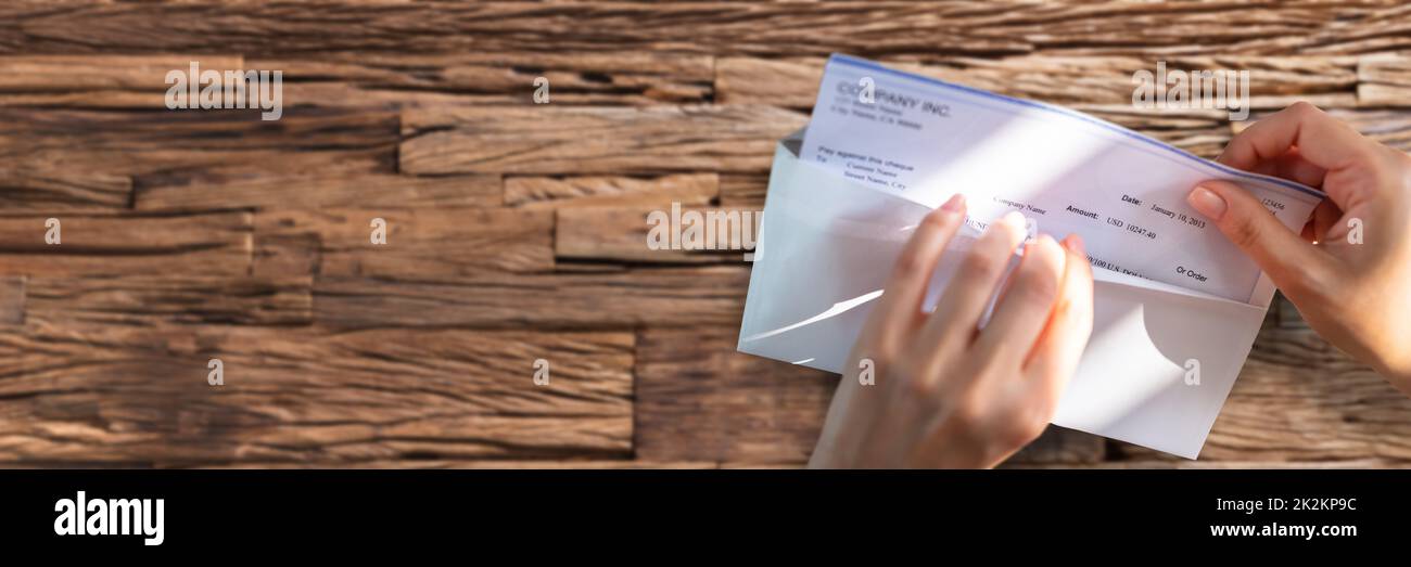 Open cheques hi-res stock photography and images - Alamy