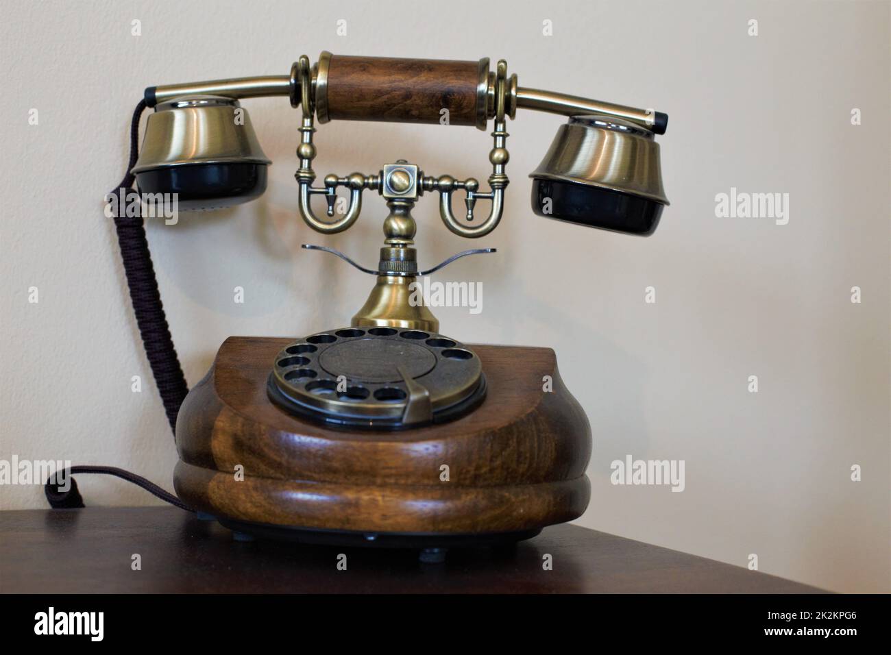 Retro cell phone hi-res stock photography and images - Alamy