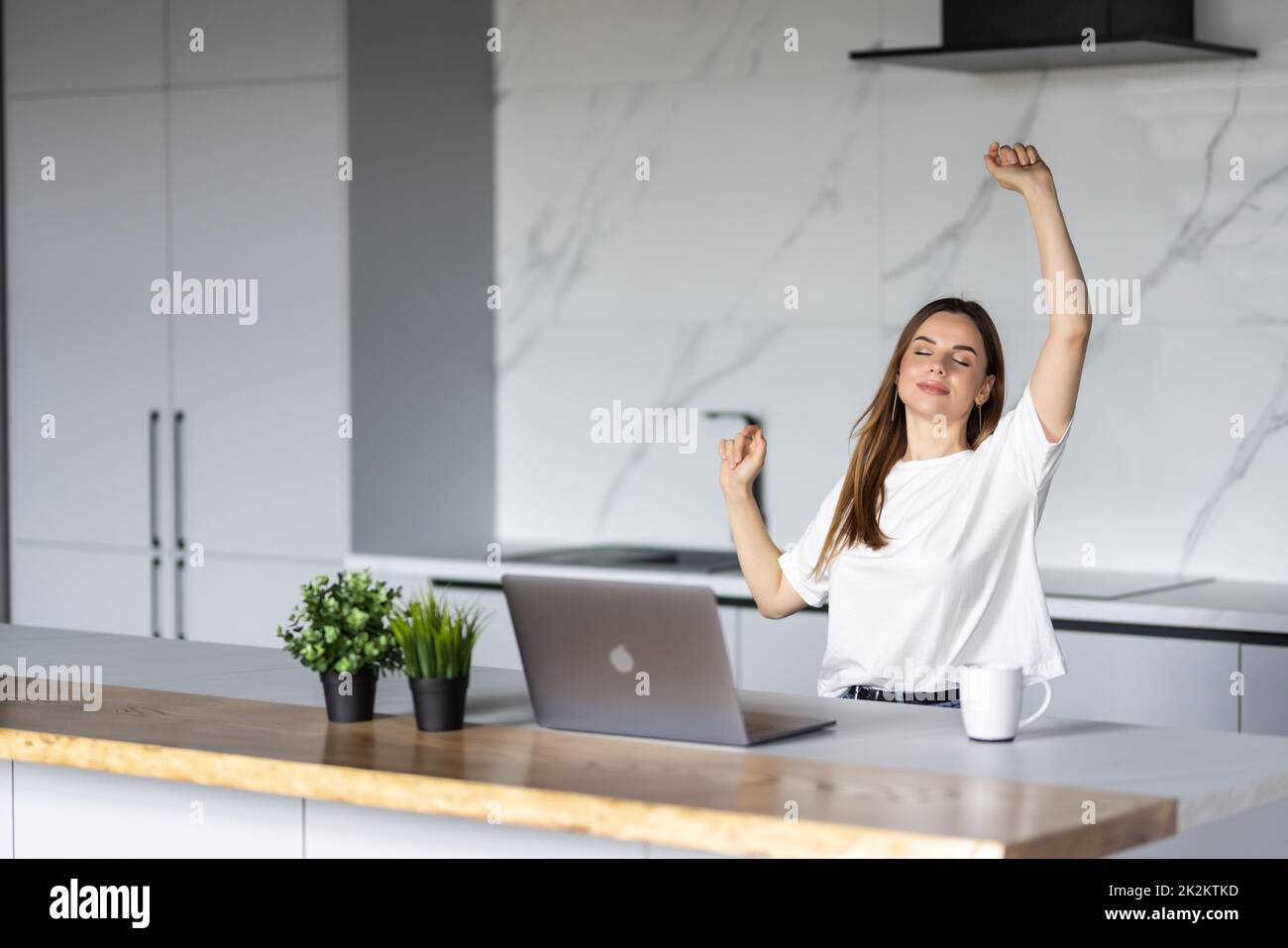 Happy user computer screen laptop hi-res stock photography and images ...