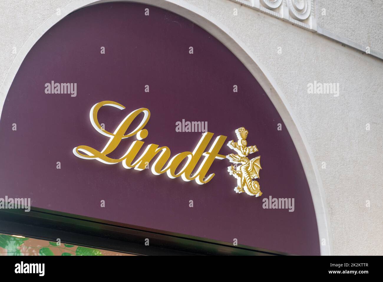 Lindt logo hi-res stock photography and images - Alamy