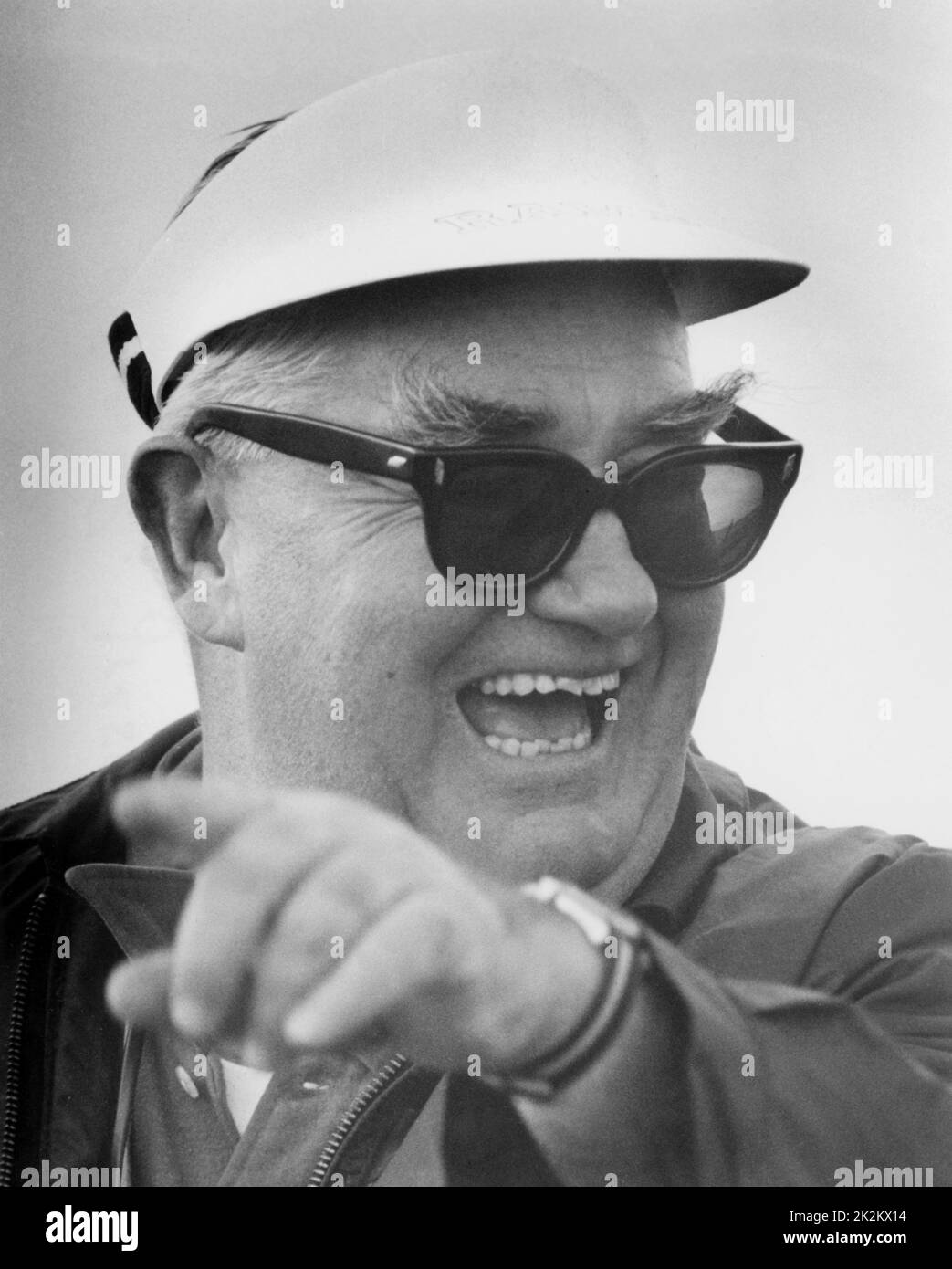 Robert Aldrich on the set of Le rabbin au Far West 1979, USA Stock ...
