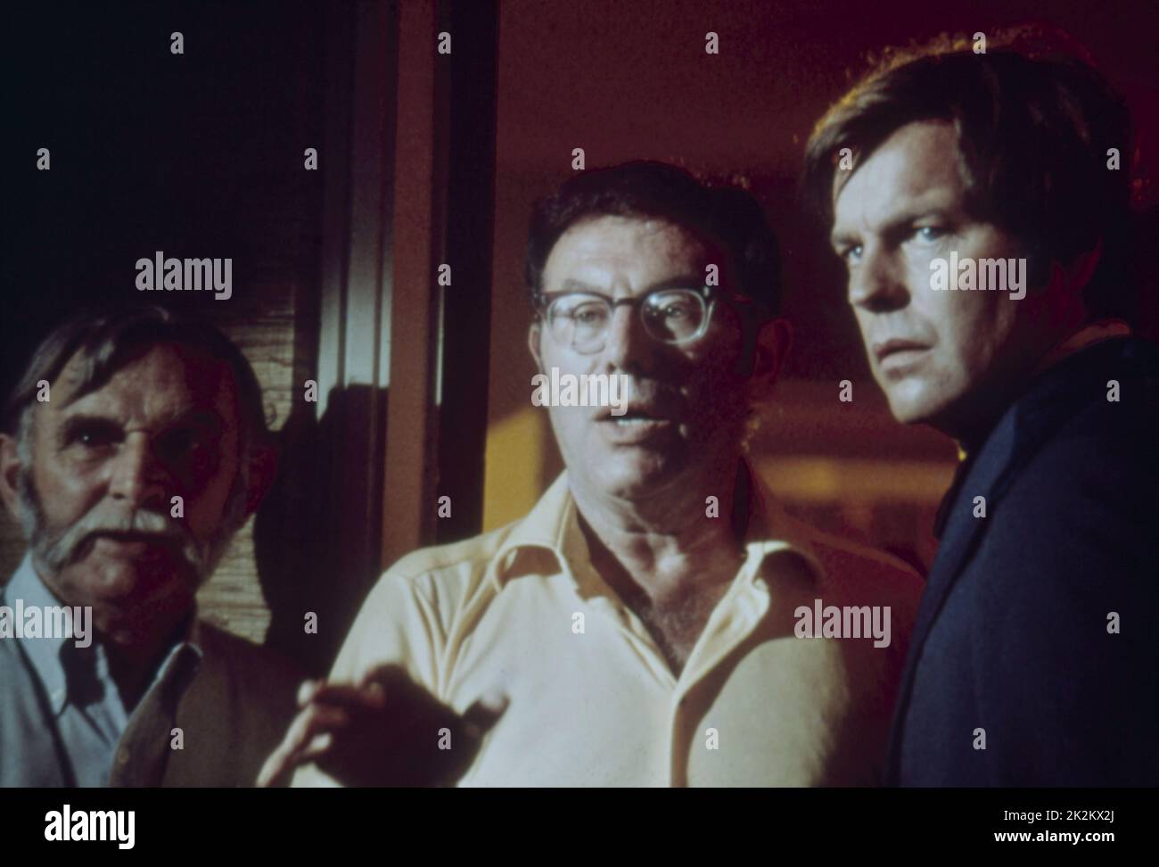 The Towering Inferno Usa 1974 Director Irwin Allen Irwin Allen Robert Wagner On The Set