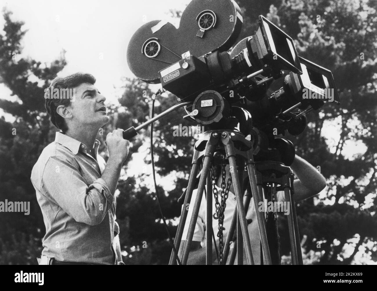 Director Richard Benjamin filming "The Money Pit", USA, 1986 Shooting ...