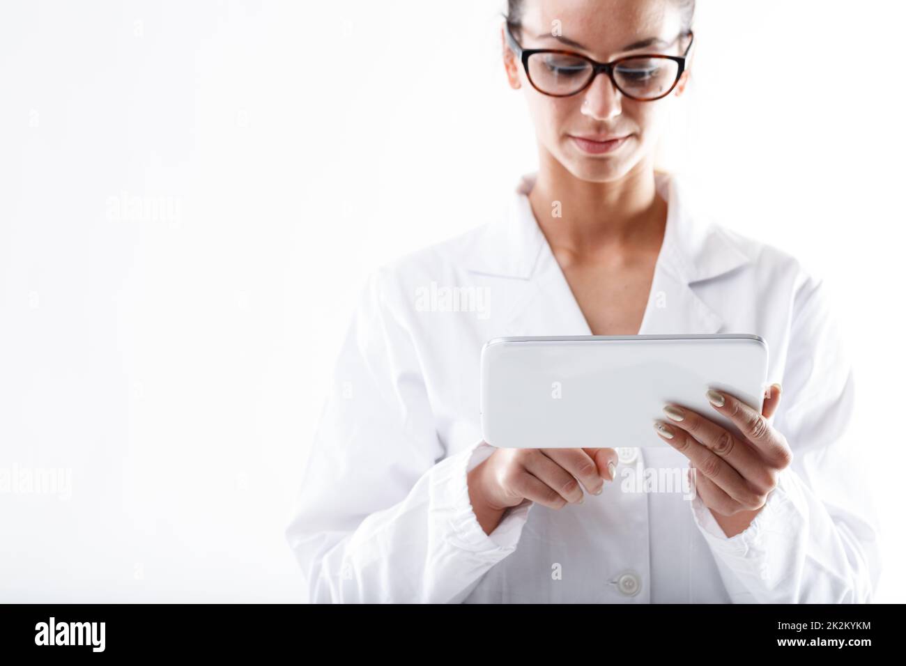 Doctor wearing white lab hi-res stock photography and images - Alamy