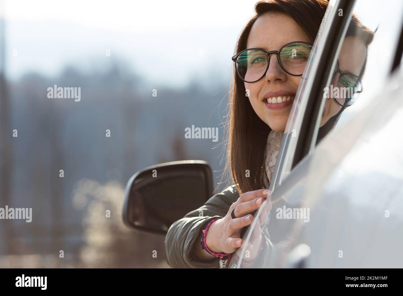 woman looking back from her car Stock Photo - Alamy