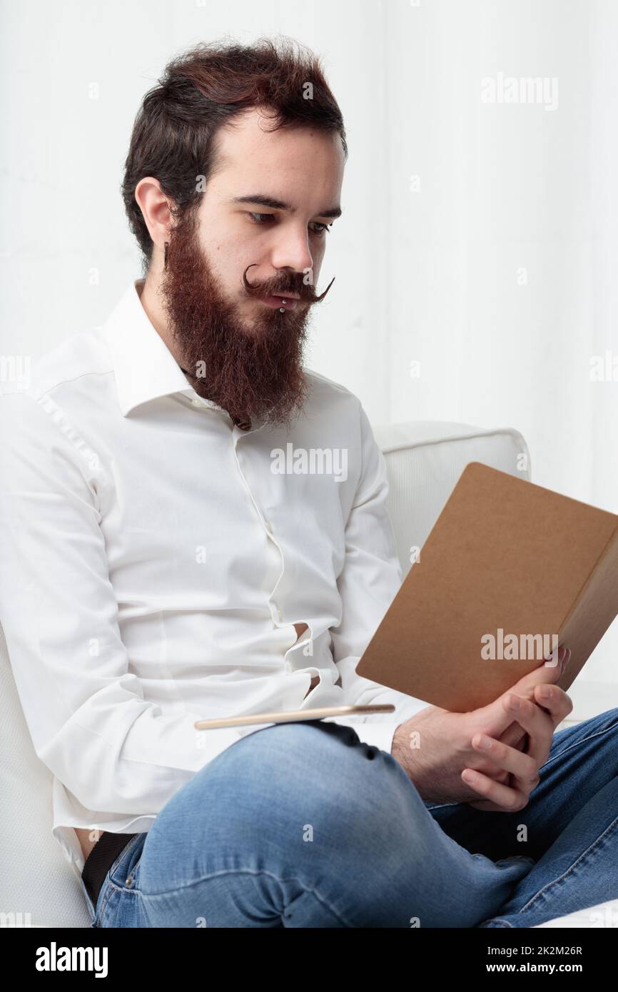 Reading from a phone hi-res stock photography and images - Alamy