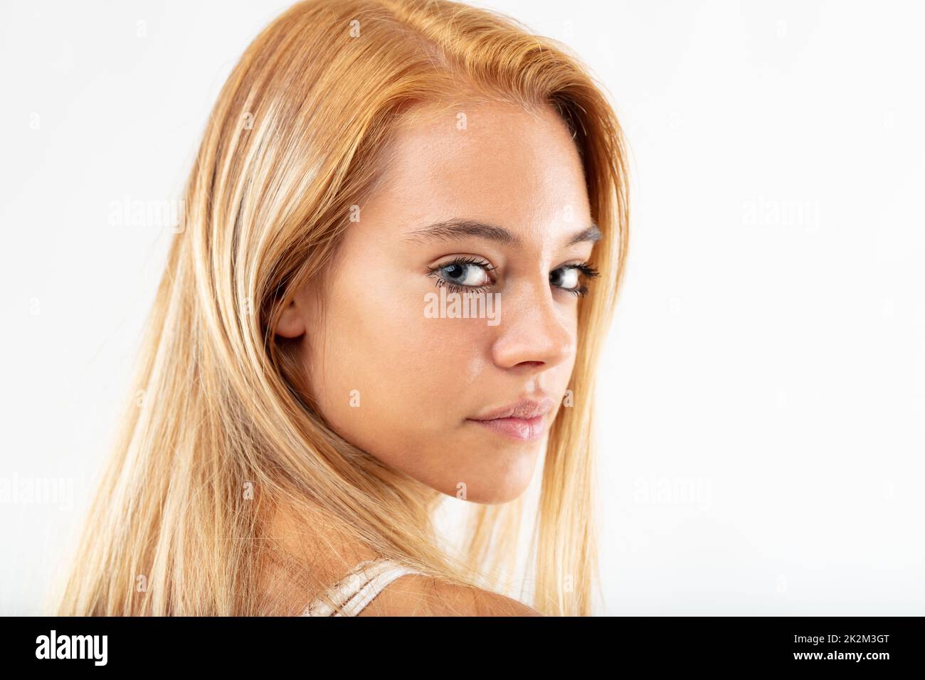 Pretty young woman looking back thoughtfully Stock Photo - Alamy