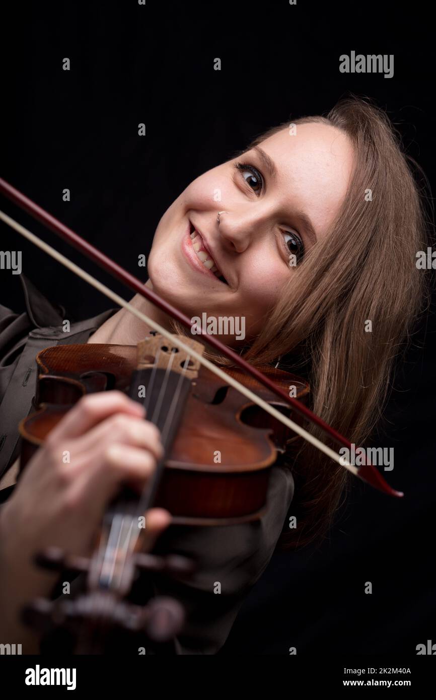 Baroque violin hi-res stock photography and images - Alamy