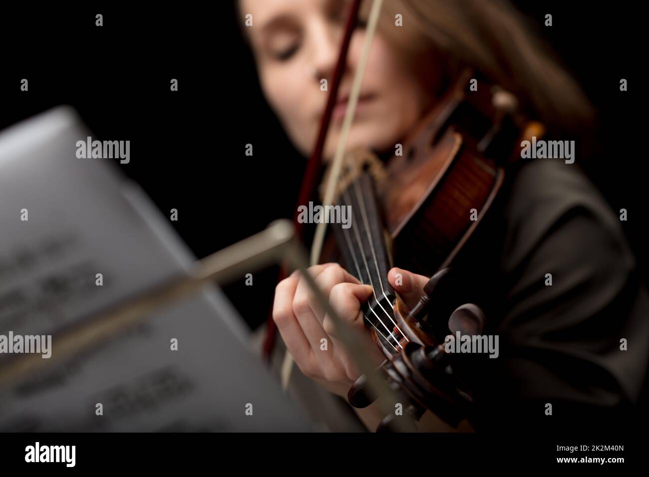 Woman playing a classical violin during a recital Stock Photo - Alamy