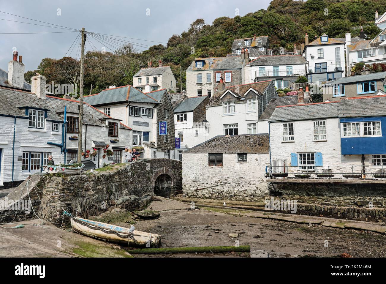 Tides out at the harbour of Polperro, the picturesque Cornish fishing ...
