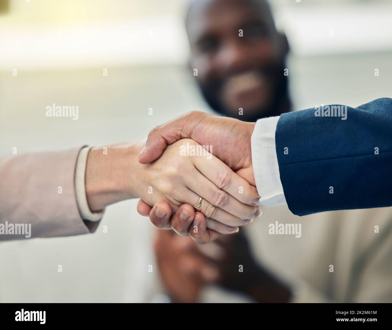 Working team shaking hands hi-res stock photography and images - Alamy
