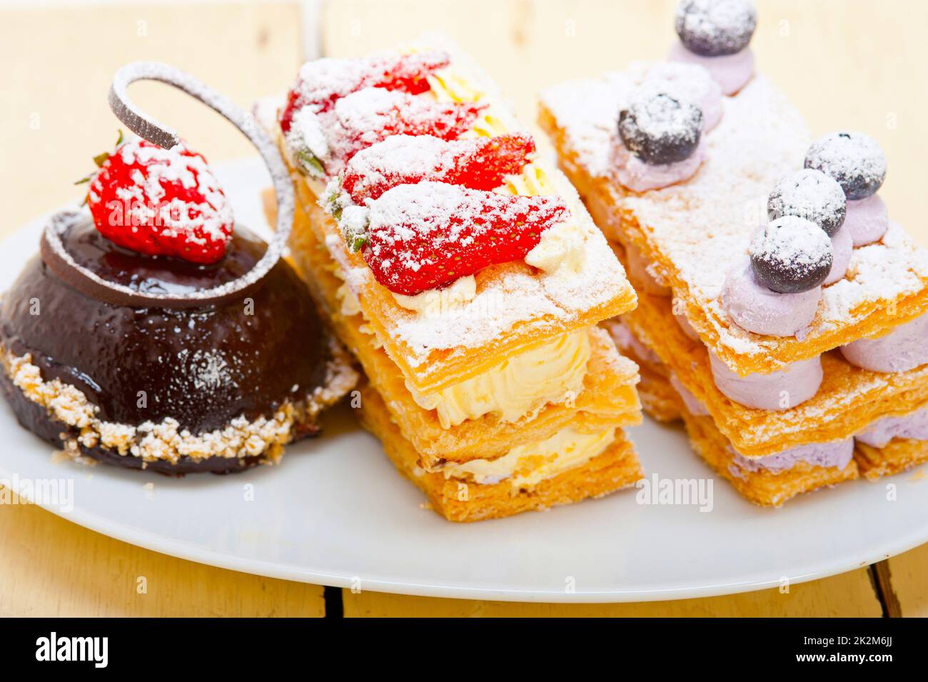 Fresh cream cake hi-res stock photography and images - Alamy