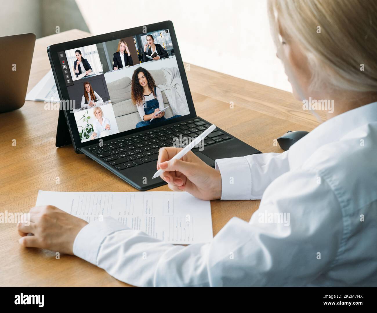 Distance learning. Business web course. Video class. Webinar chat ...