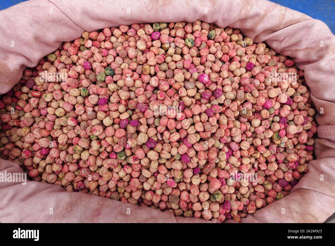 Unpackaged pea seeds, organic pea seeds, ancestor seeds, sold in cloth ...