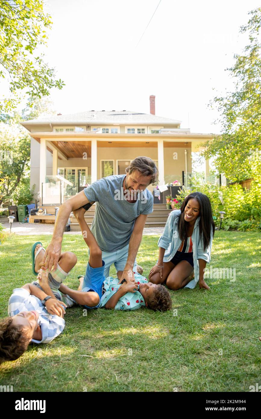 Family lawn grass hi-res stock photography and images - Alamy