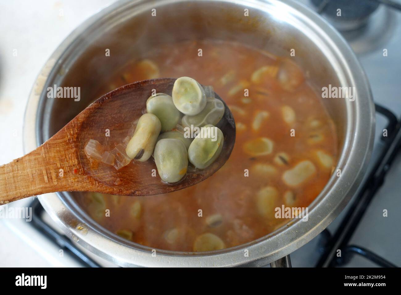 Bean pot hi-res stock photography and images - Alamy