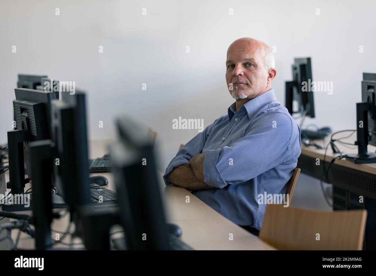 Internet arms hi-res stock photography and images - Alamy