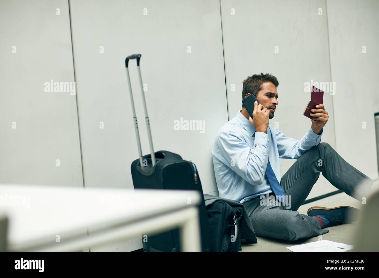 Businessman airport terminal hi-res stock photography and images - Alamy Businessman airport terminal hi-res stock photography and images - Alamy