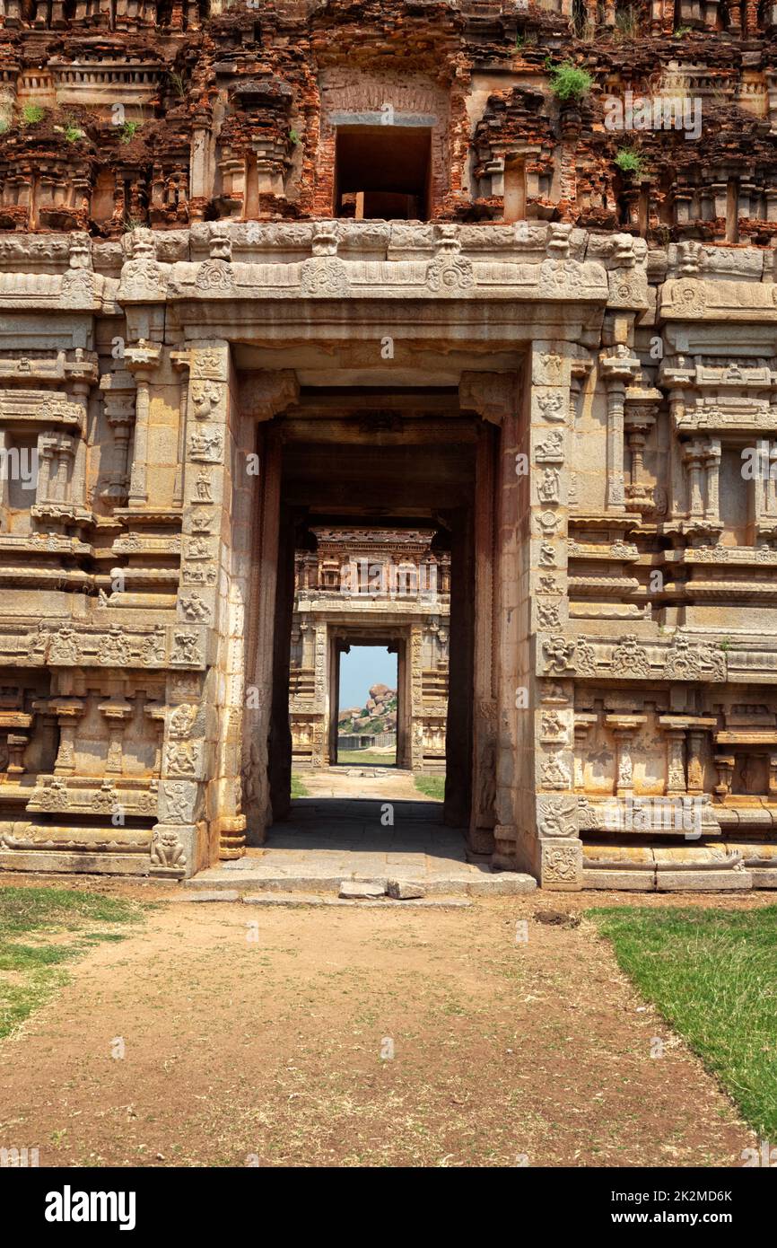 Gate in gopuram. Ruins in Hampi, Karnataka, India Stock Photo - Alamy