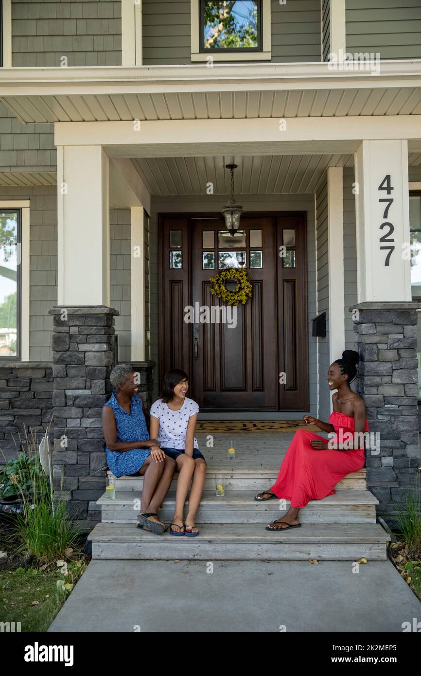 Family on front porch candid hi-res stock photography and images - Alamy