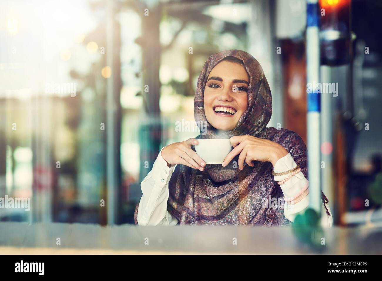 Traditional arabic people having coffee hi-res stock photography and ...