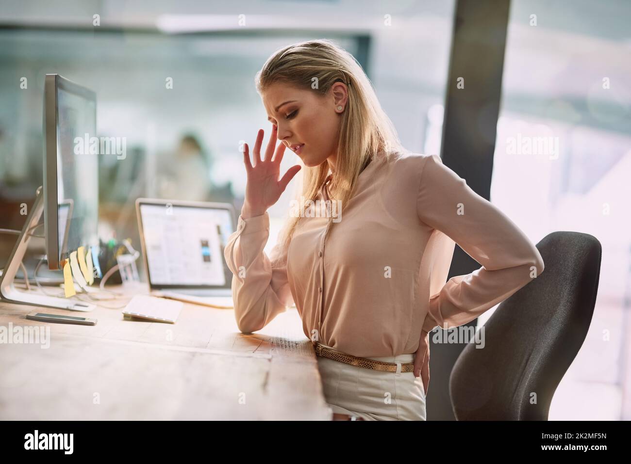 Back pain desk hi-res stock photography and images - Alamy