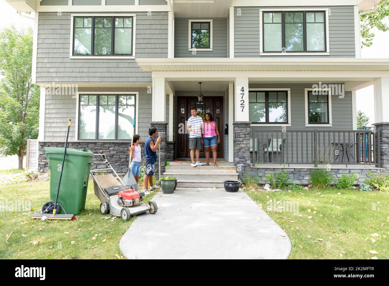 Parent giving instruction child hi-res stock photography and images - Alamy