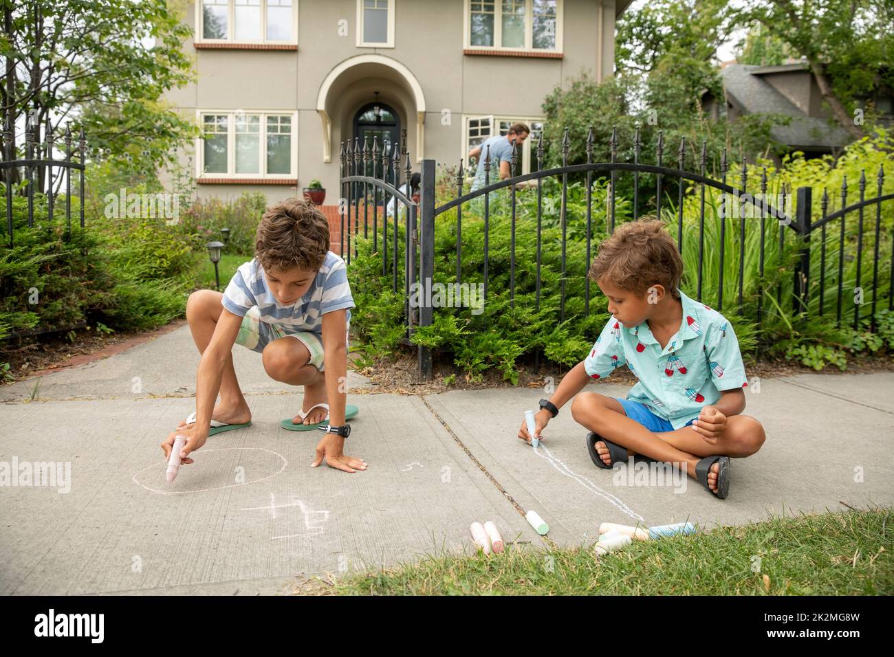 Child pavement chalk hi-res stock photography and images - Alamy