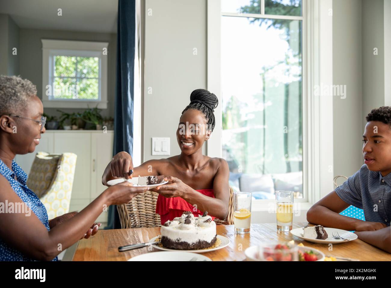Woman birthday cake table hi-res stock photography and images - Alamy