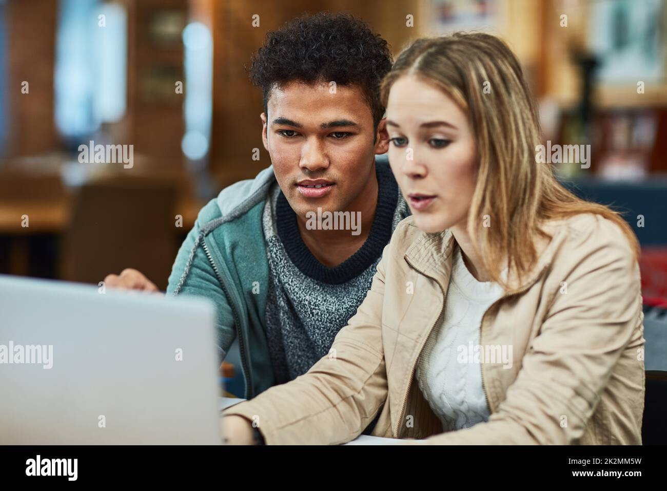 Student study far shot hi-res stock photography and images - Alamy