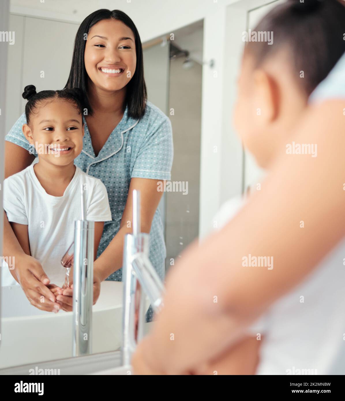 Mom teaching child hi-res stock photography and images - Alamy Mom teaching child hi-res stock photography and images - Alamy
