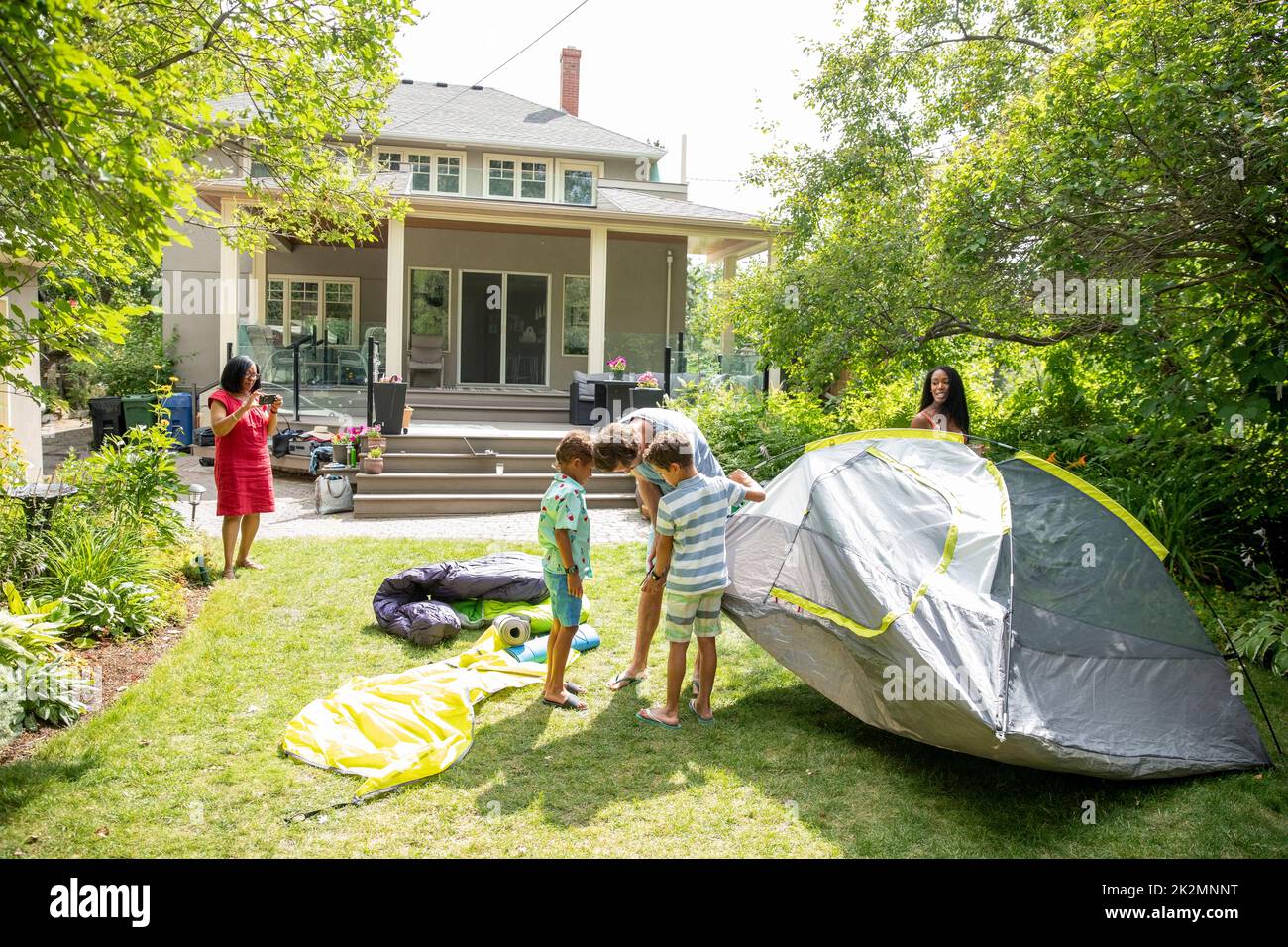 Family setting up camp hi-res stock photography and images - Alamy