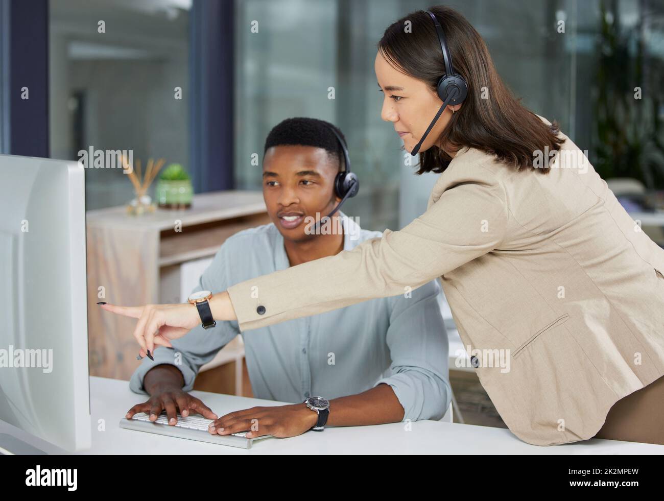 Asian chinese call center agent hi-res stock photography and images - Alamy
