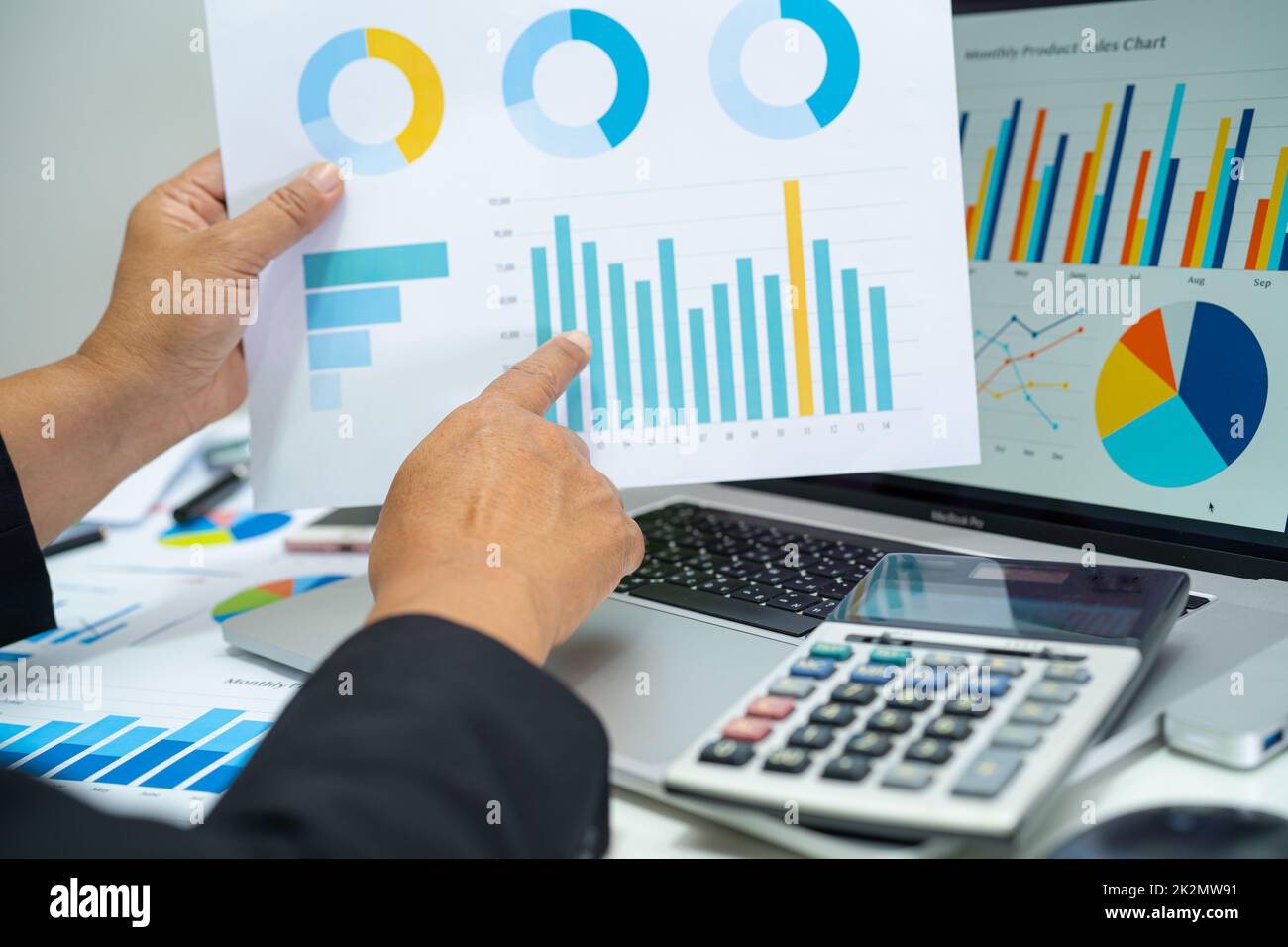 Businessman calculator asian hi-res stock photography and images - Alamy