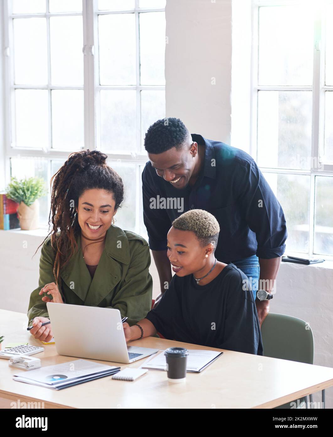 Two business women hi-res stock photography and images - Alamy