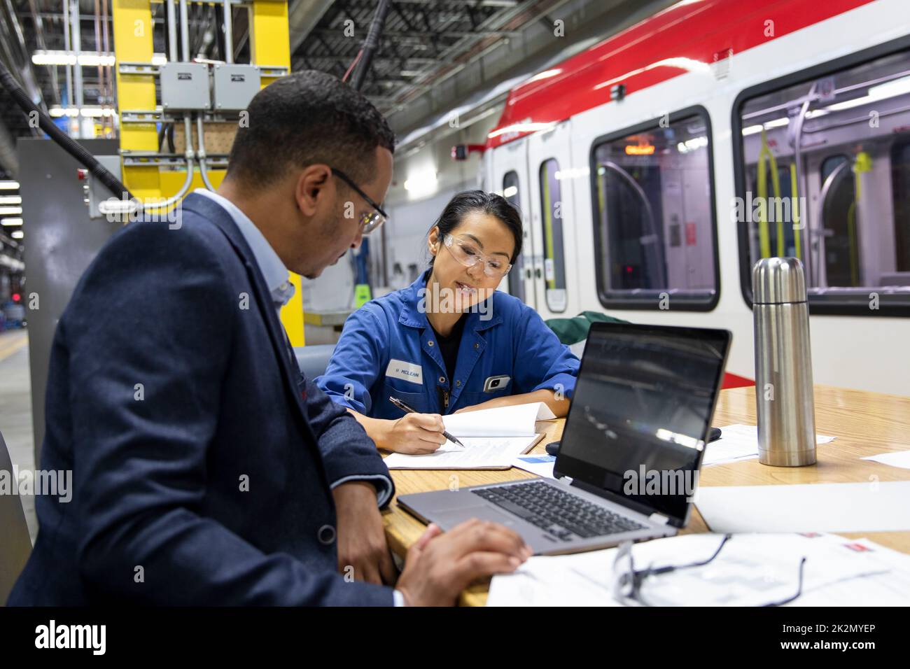 Supervisor worker hi-res stock photography and images - Alamy