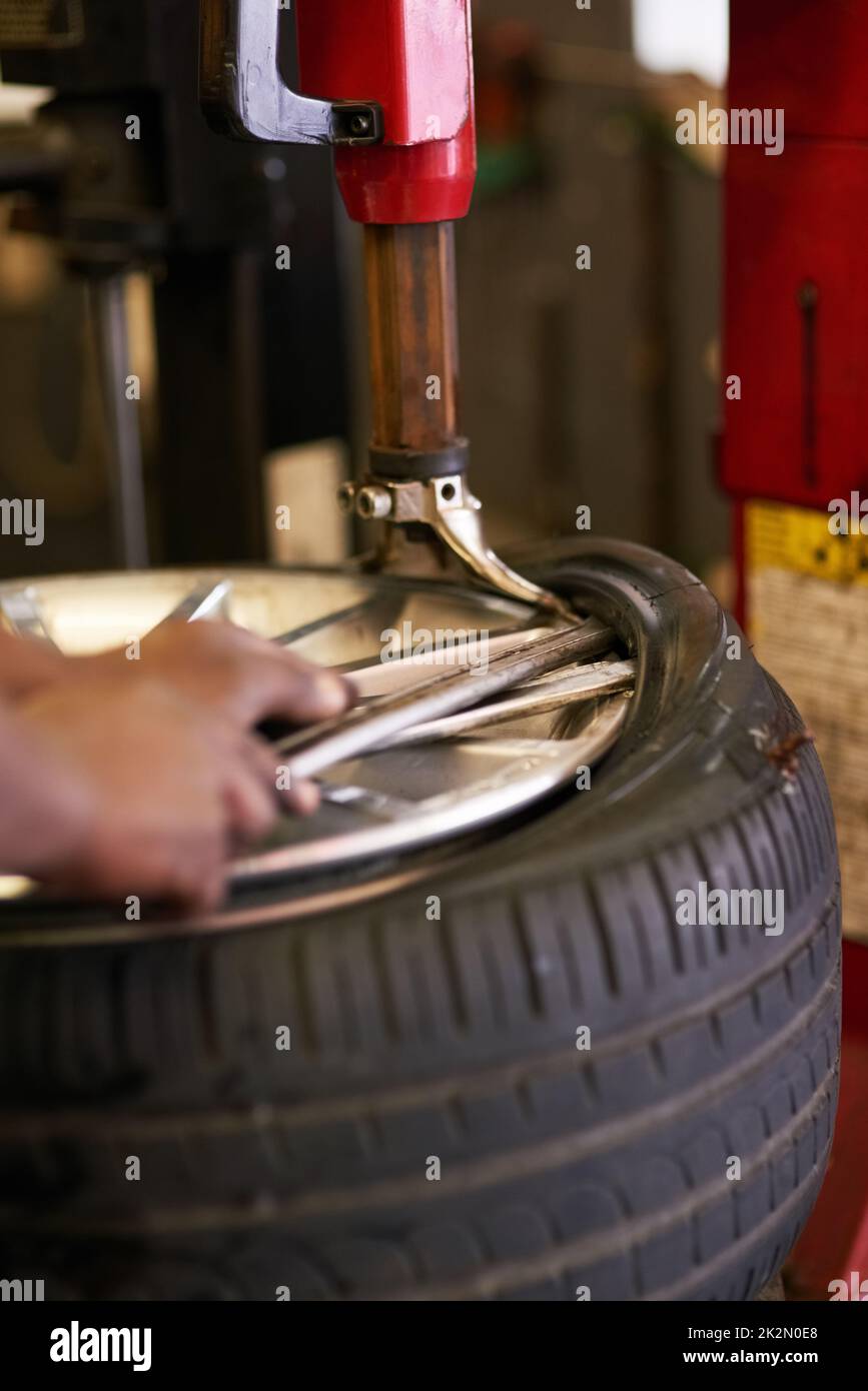 Car mechanic and tyre hi-res stock photography and images - Alamy