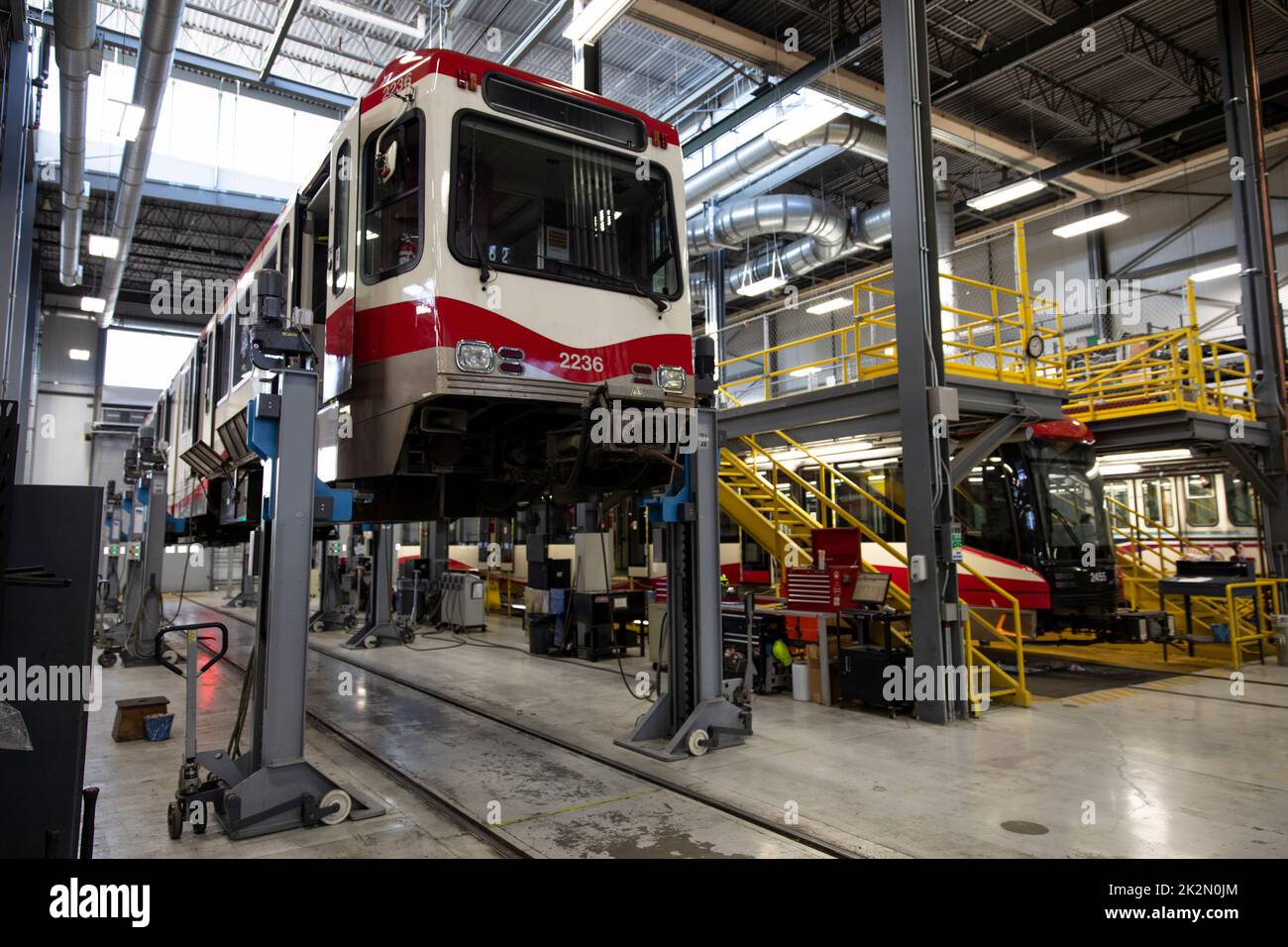 Repair facility hi-res stock photography and images - Alamy