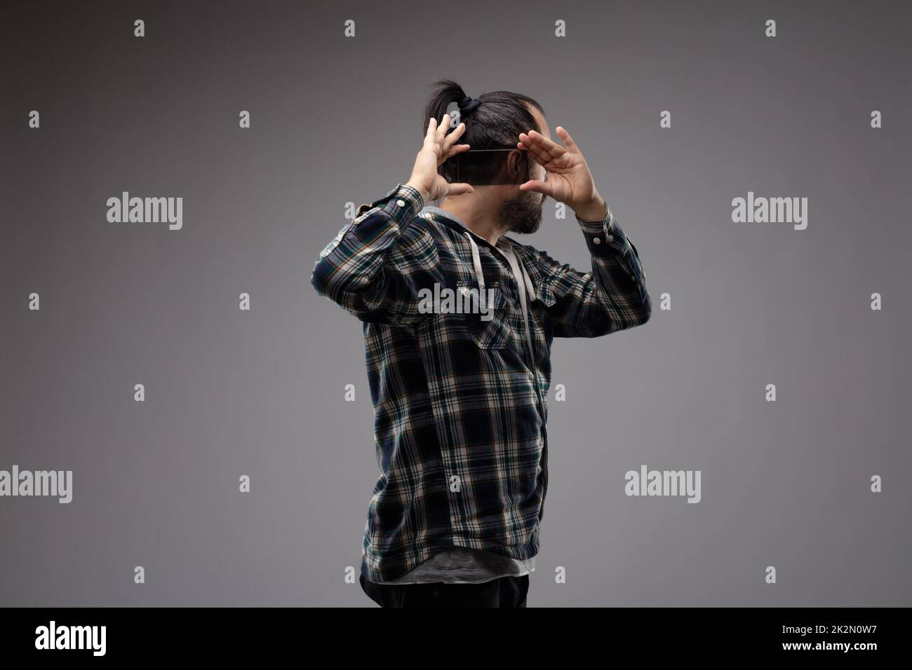 Hands behind head man shirt hi-res stock photography and images - Alamy