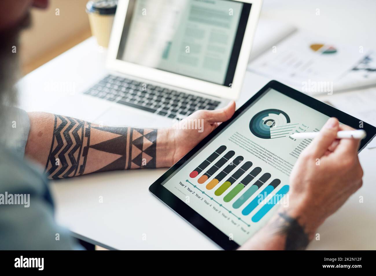 Financial graph on mobile device hi-res stock photography and images ...